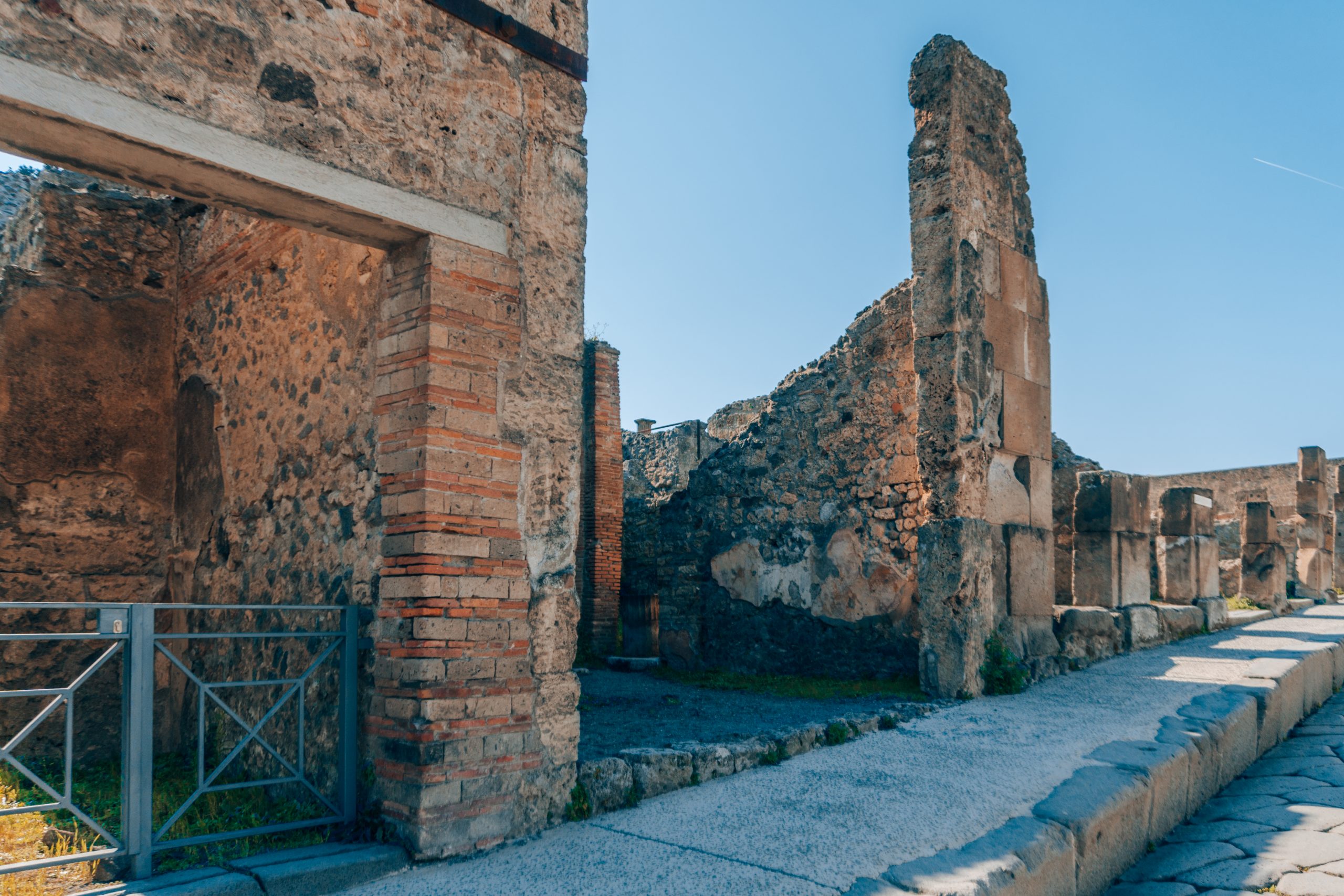 Mel Wanders – Pompeii: The City Frozen in Time: Day Trip from Rome